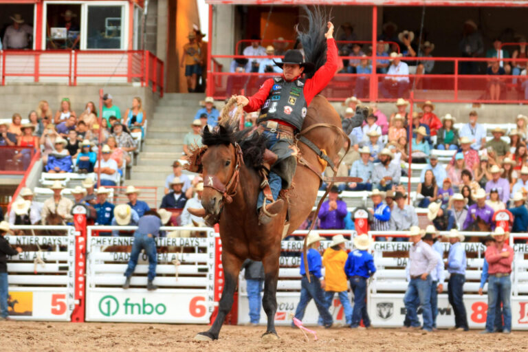 Two 90-point rides highlight Semi Finals 1 at Cheyenne Frontier Days ...